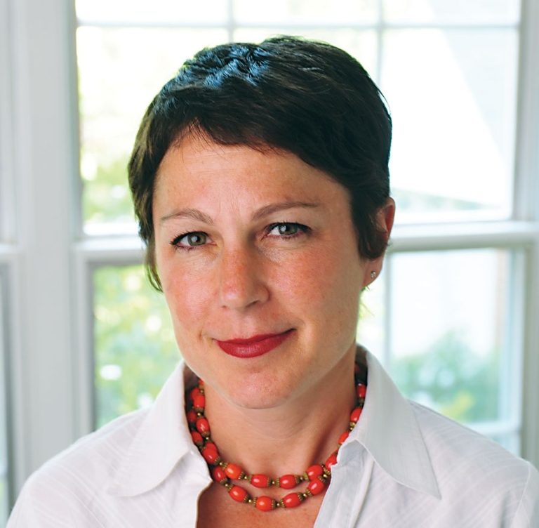 A Renovated Arlington Rambler Embraces Prairie-Style Architecture