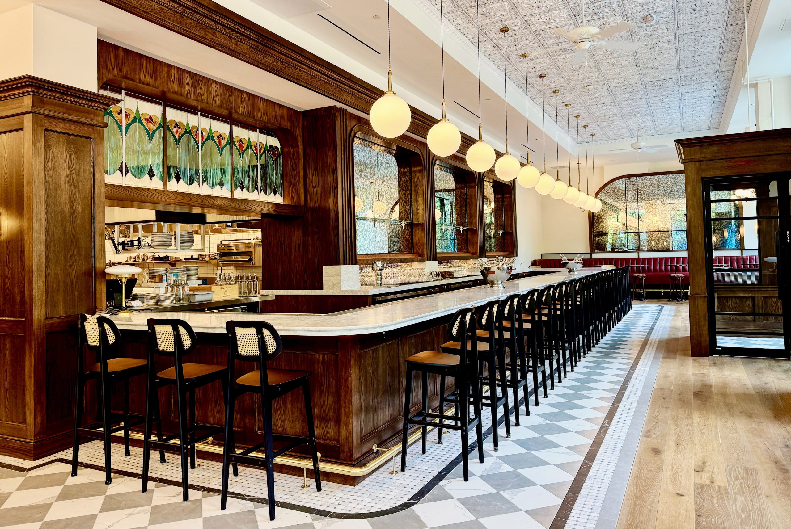Bar Colline Opens in National Landing